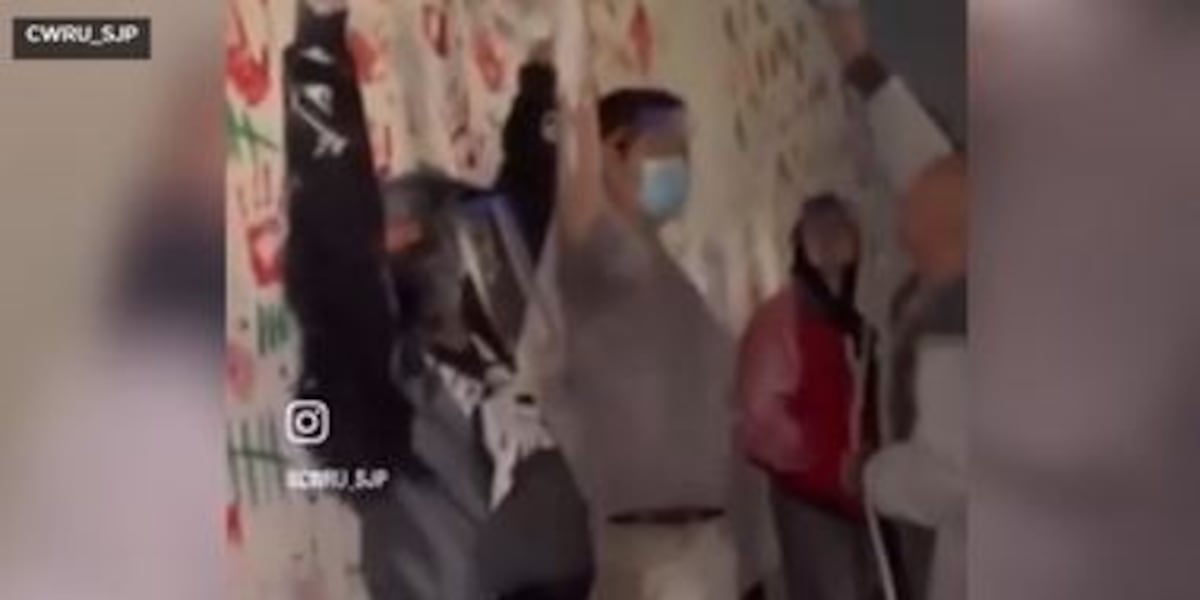 Video shows CWRU student protesters sprayed with paint while ... Video shows CWRU student protesters sprayed with paint while ...